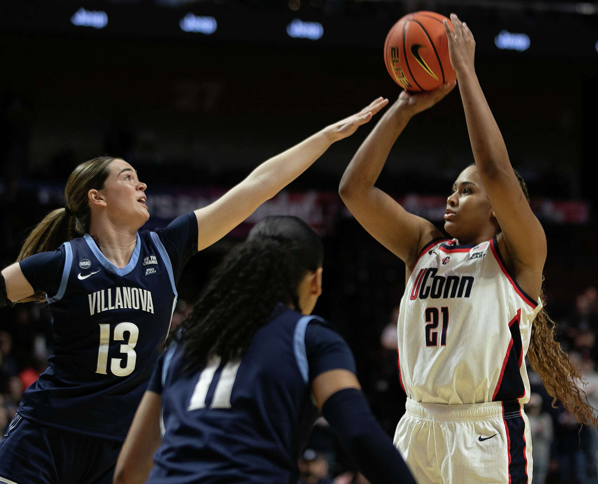 UConn women beat Villanova for Big East Tournament title