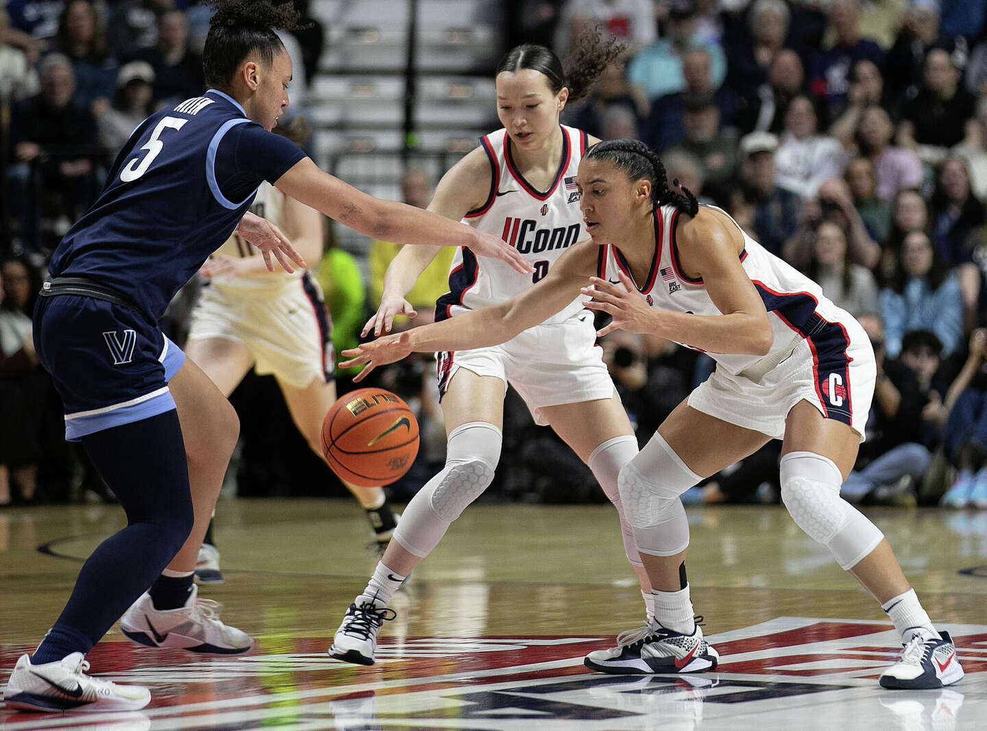 UConn women beat Villanova for Big East Tournament title