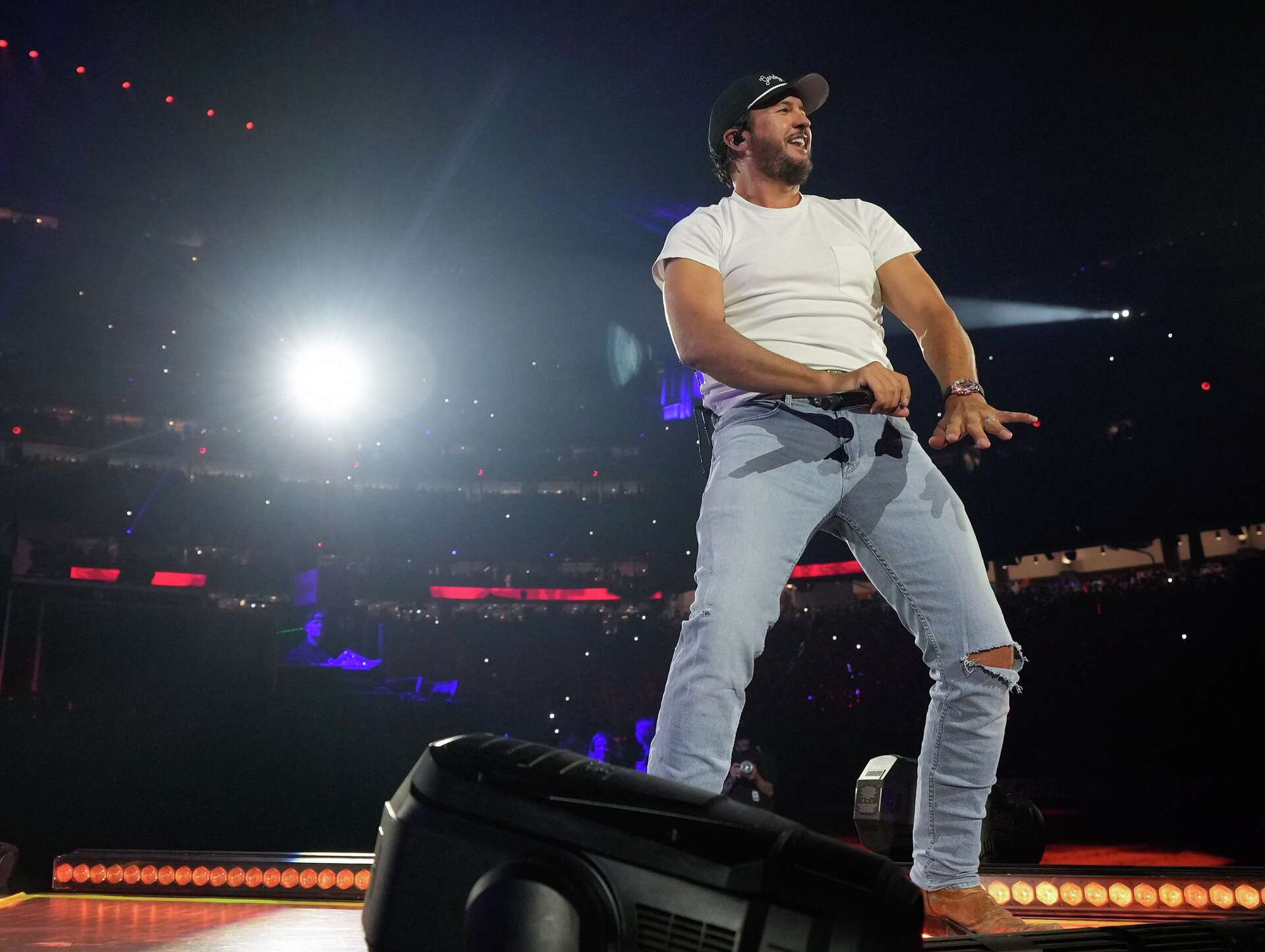 Houston Rodeo review: Luke Bryan shakes it for a crowd of 66,026 fans
