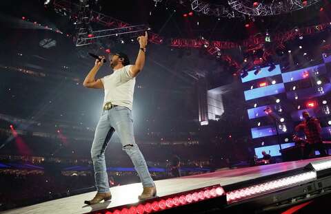 Houston Rodeo review: Luke Bryan shakes it for a crowd of 66,026 fans