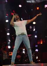 Houston Rodeo review: Luke Bryan shakes it for a crowd of 66,026 fans