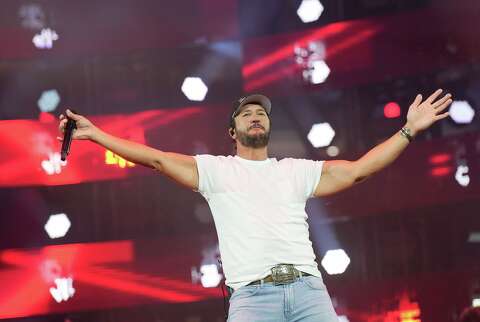 Houston Rodeo review: Luke Bryan shakes it for a crowd of 66,026 fans