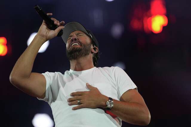 Houston Rodeo review: Luke Bryan shakes it for a crowd of 66,026 fans