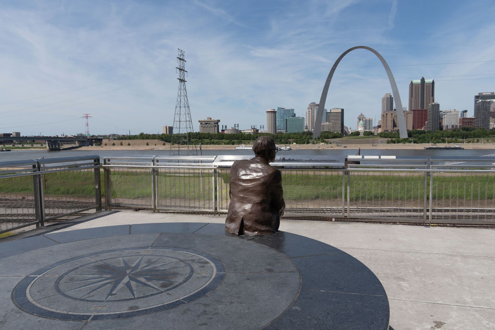 Gateway Arch bill aims to add East St. Louis, Illinois riverfront