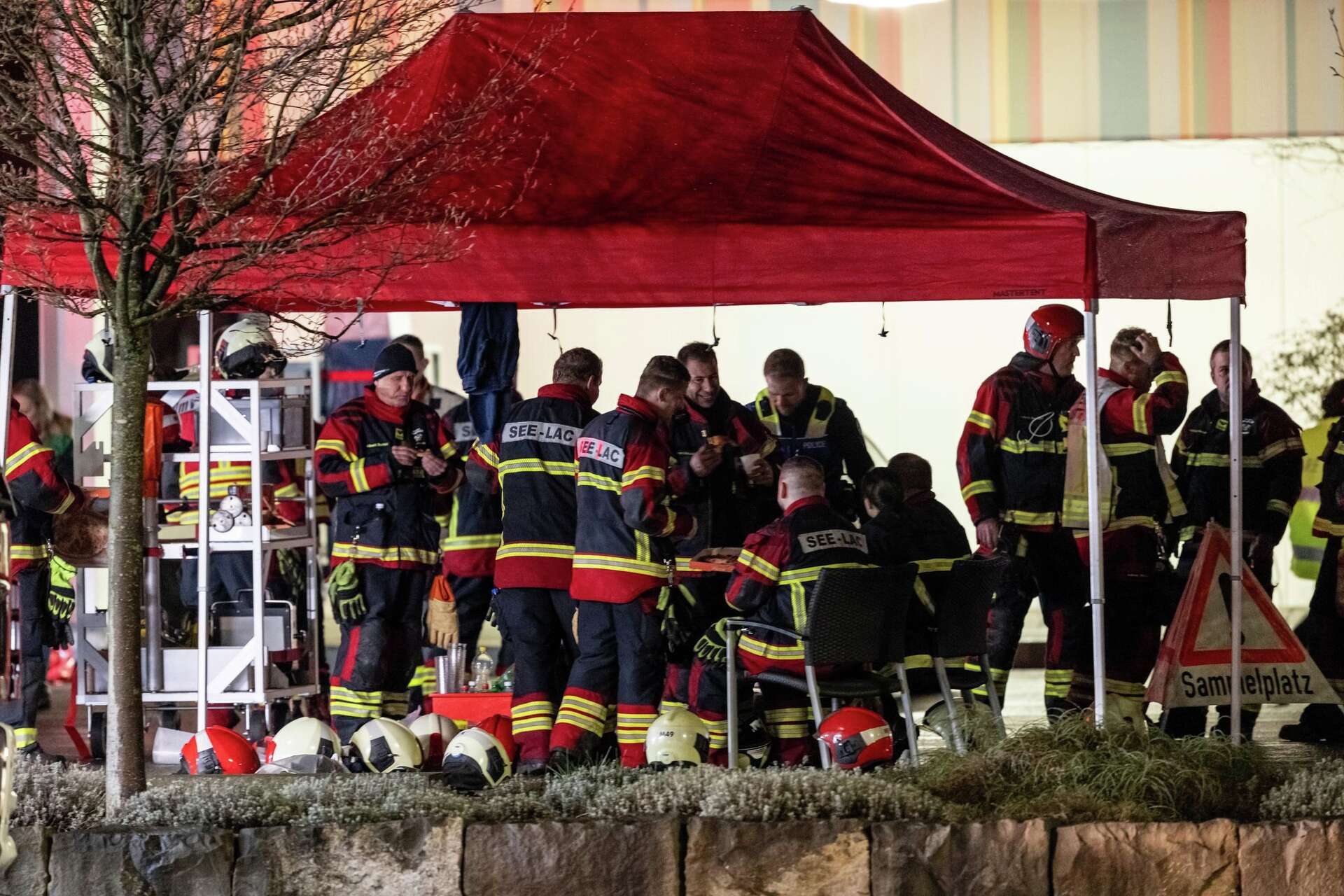 Fire engulfs a bus in Switzerland, killing 6 people and severely ...
