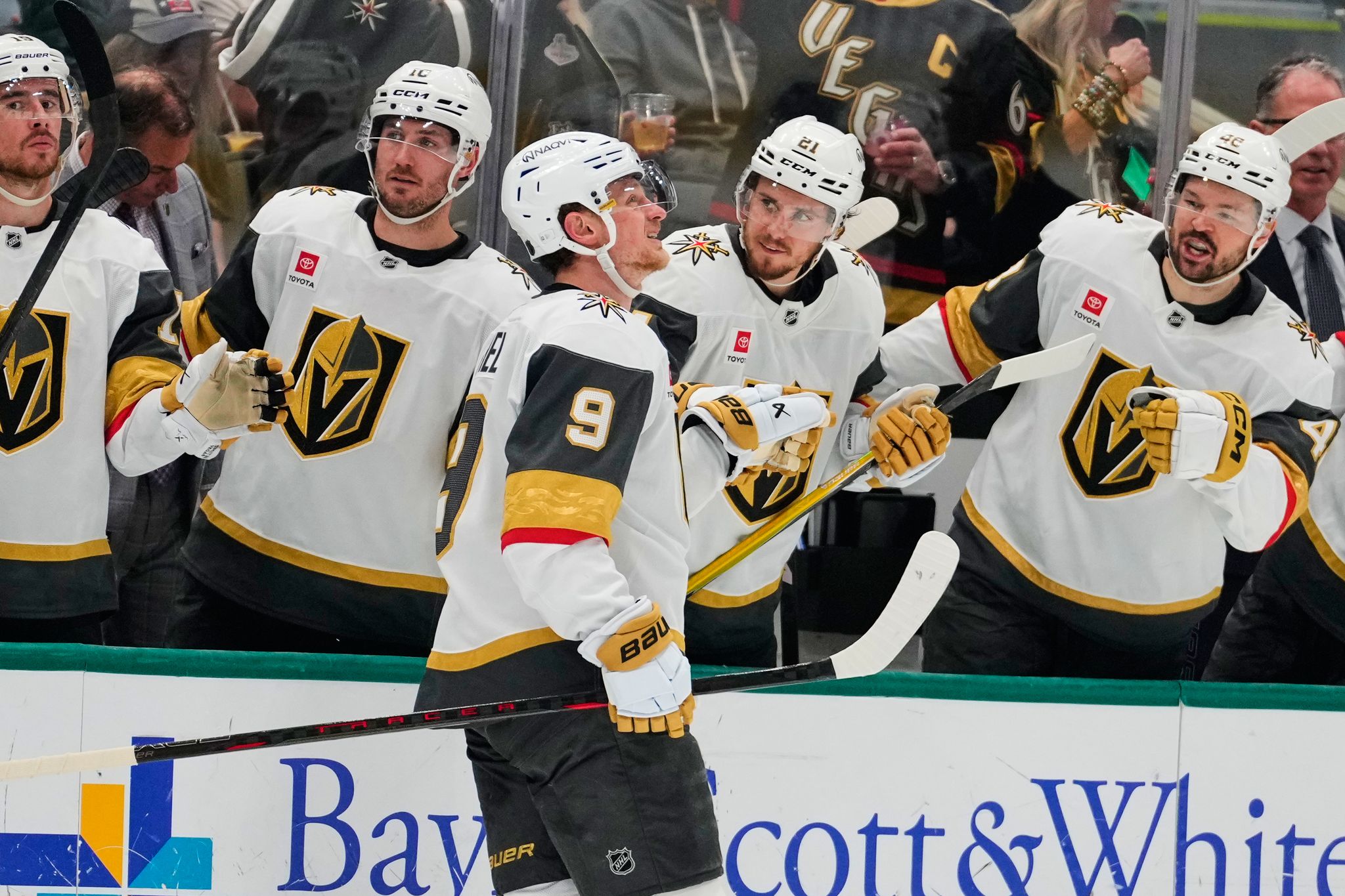Benn's power-play goal, Oettinger's 25 saves lead Stars past Golden ...