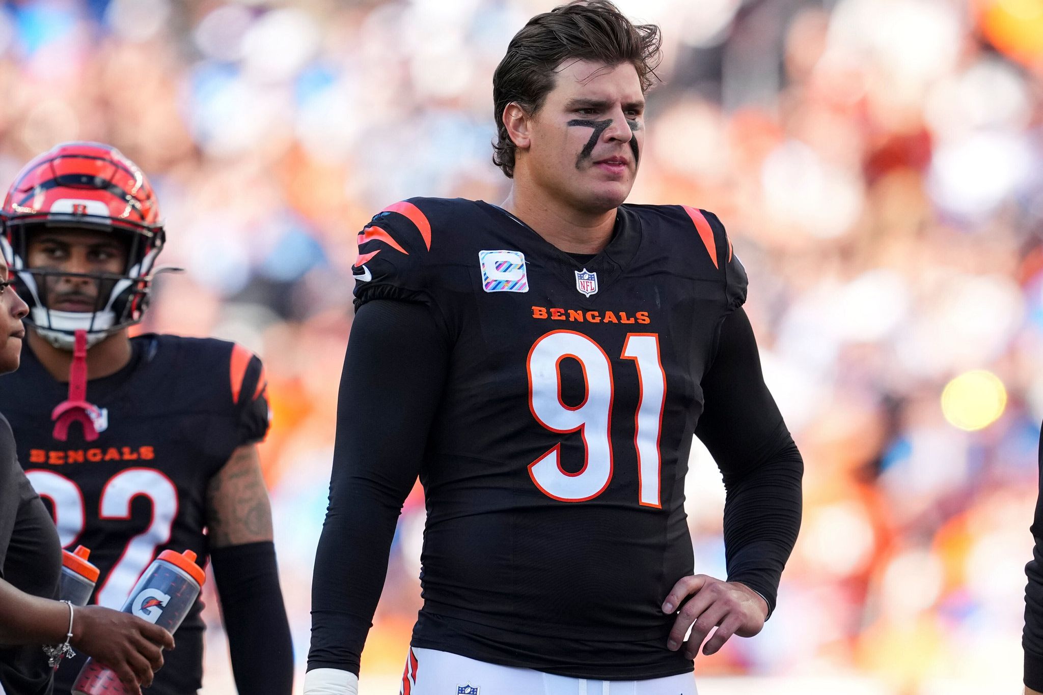 El defensor Trey Hendrickson firma con Baltimore por 4 años y 112 ...
