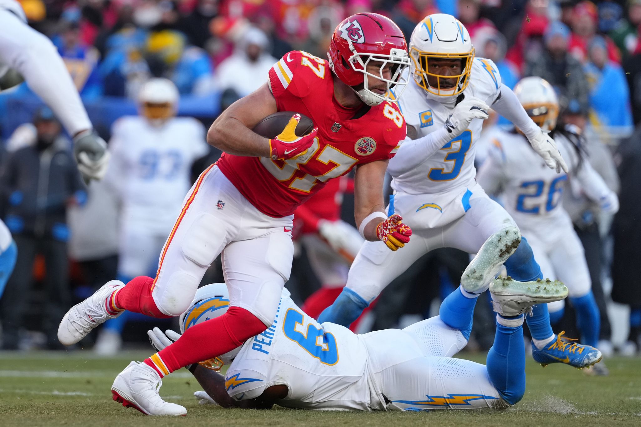 Travis Kelce returns to Kansas City Chiefs for 14th season with Patrick ...