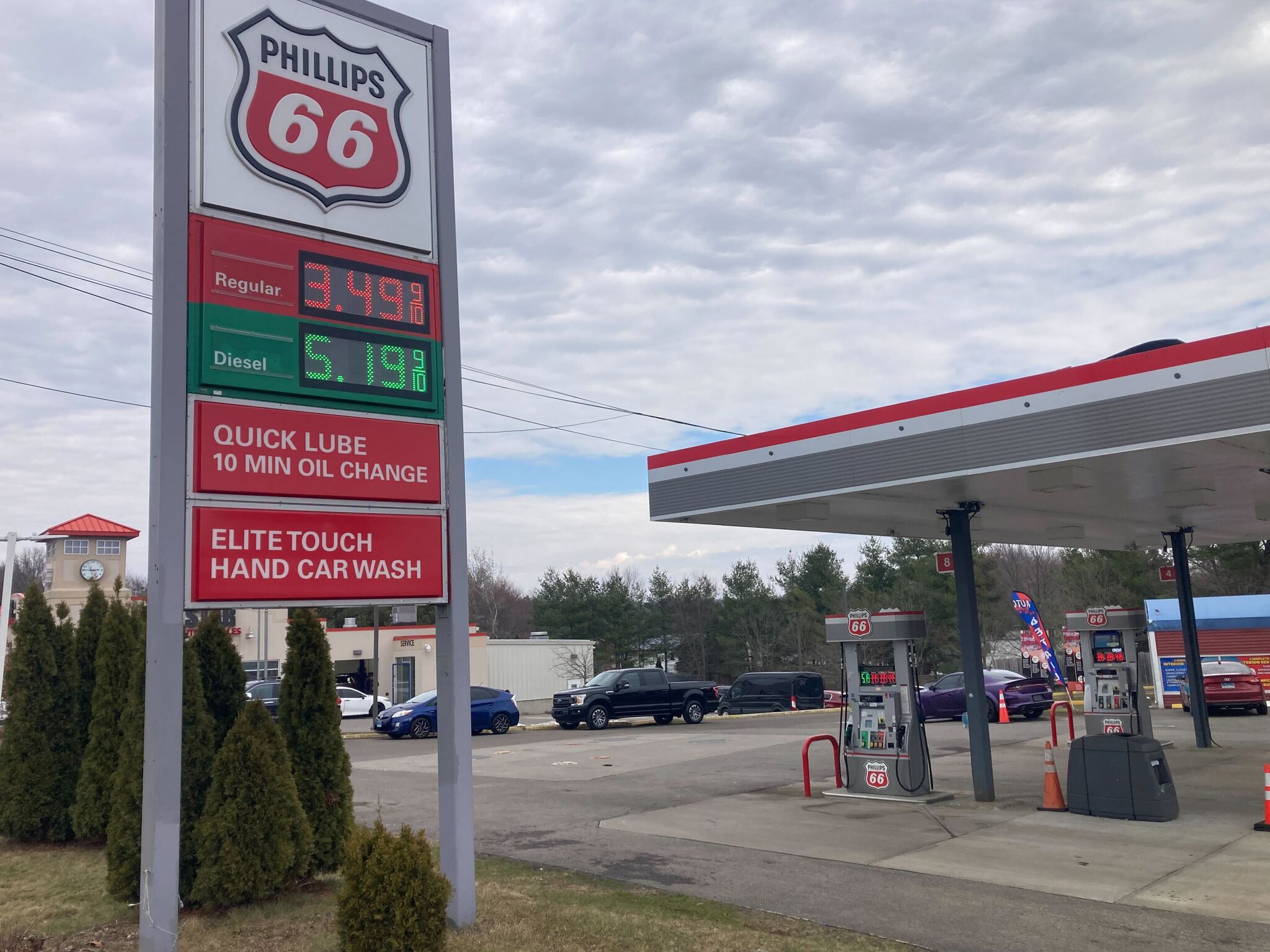 What is CT's gas tax and how would a pause affect prices?