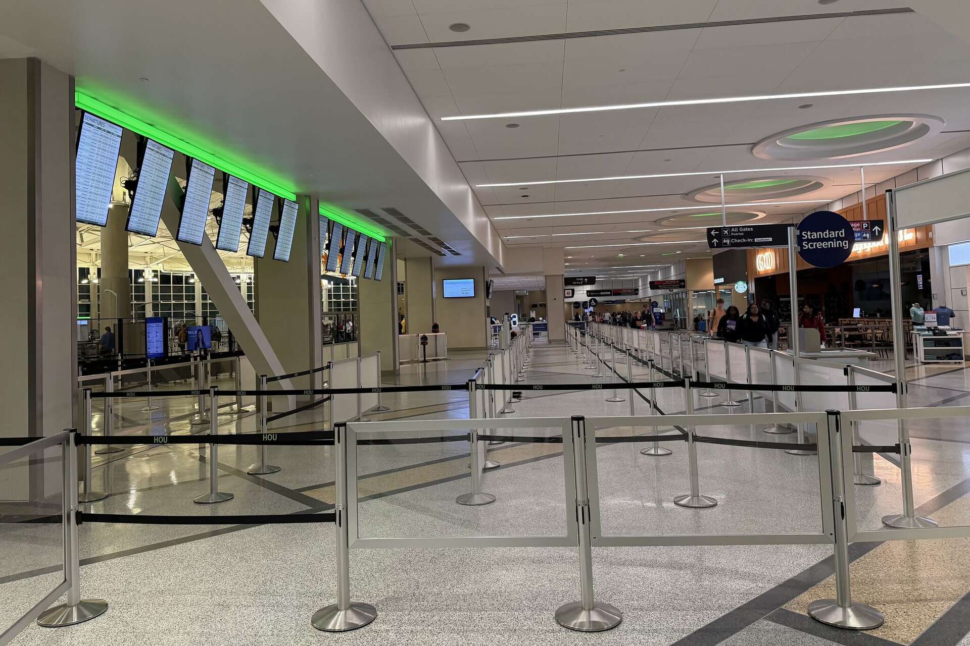 Houston airport TSA waits minimal as travel weekend approaches