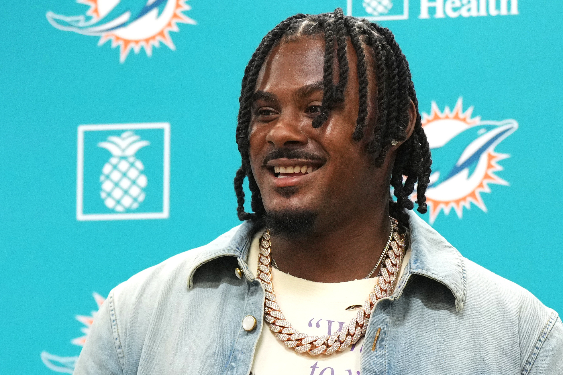 A new era in Miami: Malik Willis introduced as the Dolphins ...