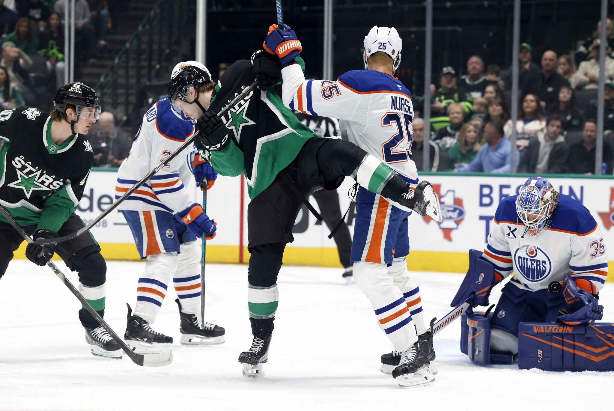 Red-hot Stars blow out Connor McDavid, Oilers in gloves-off contest