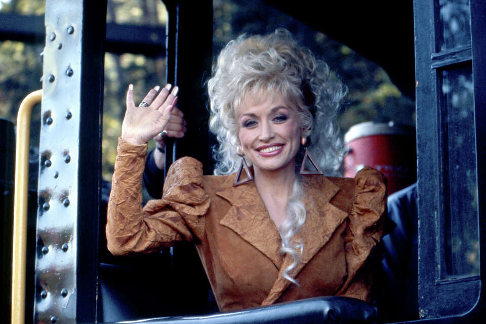For a decade, Dolly Parton secretly lived in this Central Coast town