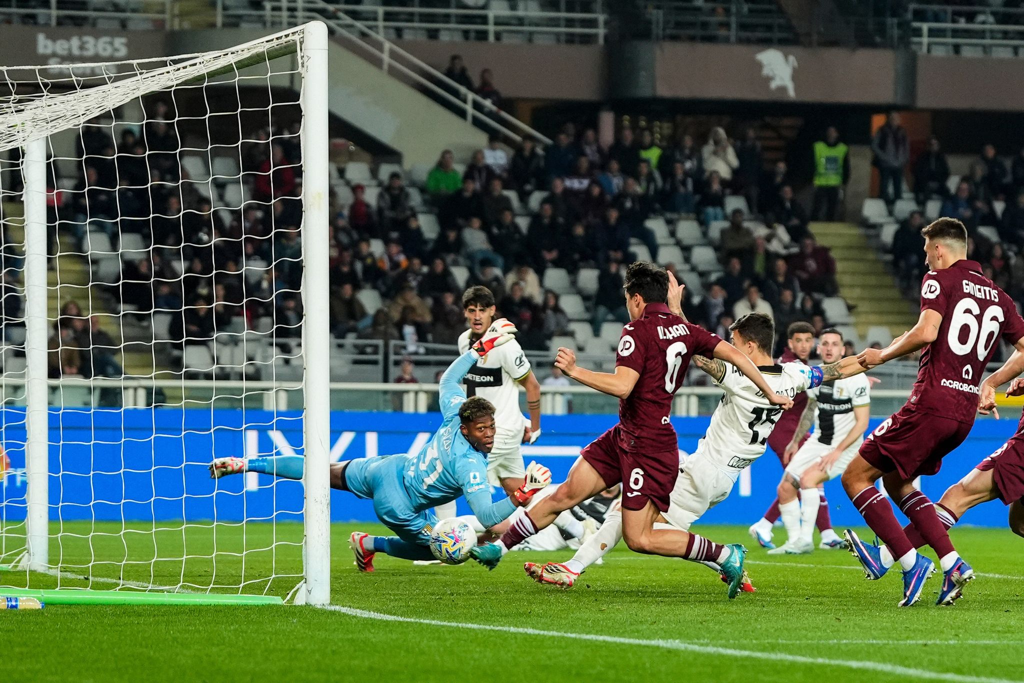 Parma scores two own goals in two minutes and falls at Torino