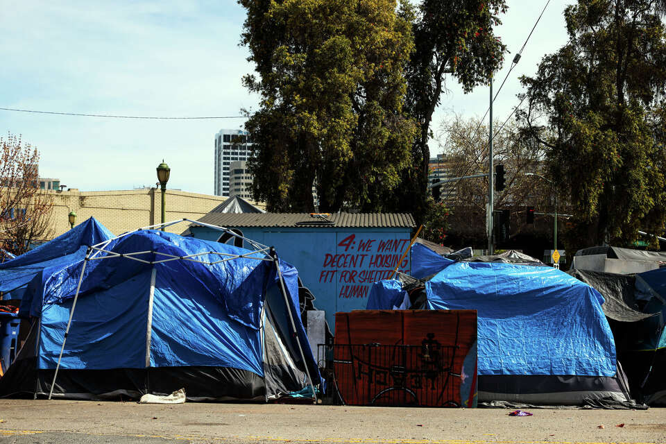 Barbara Lee vows to cut Oakland street homelessness in half in 5 years