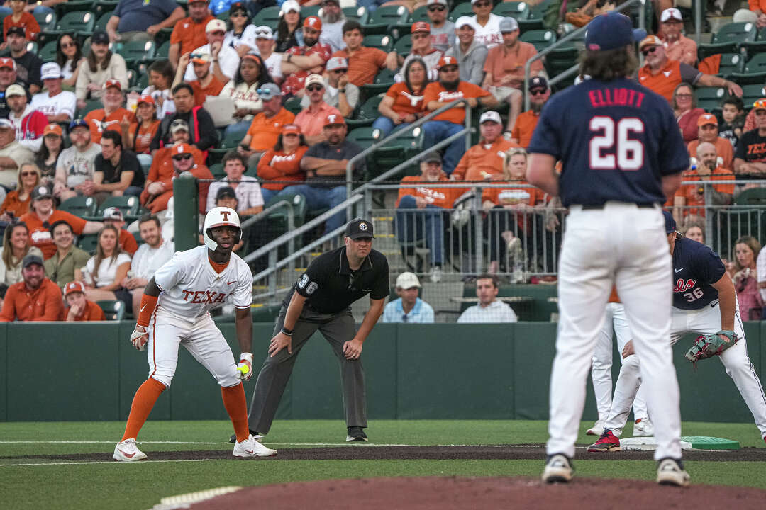 Texas baseball hammers Ole Miss, scores SEC series win: Recap
