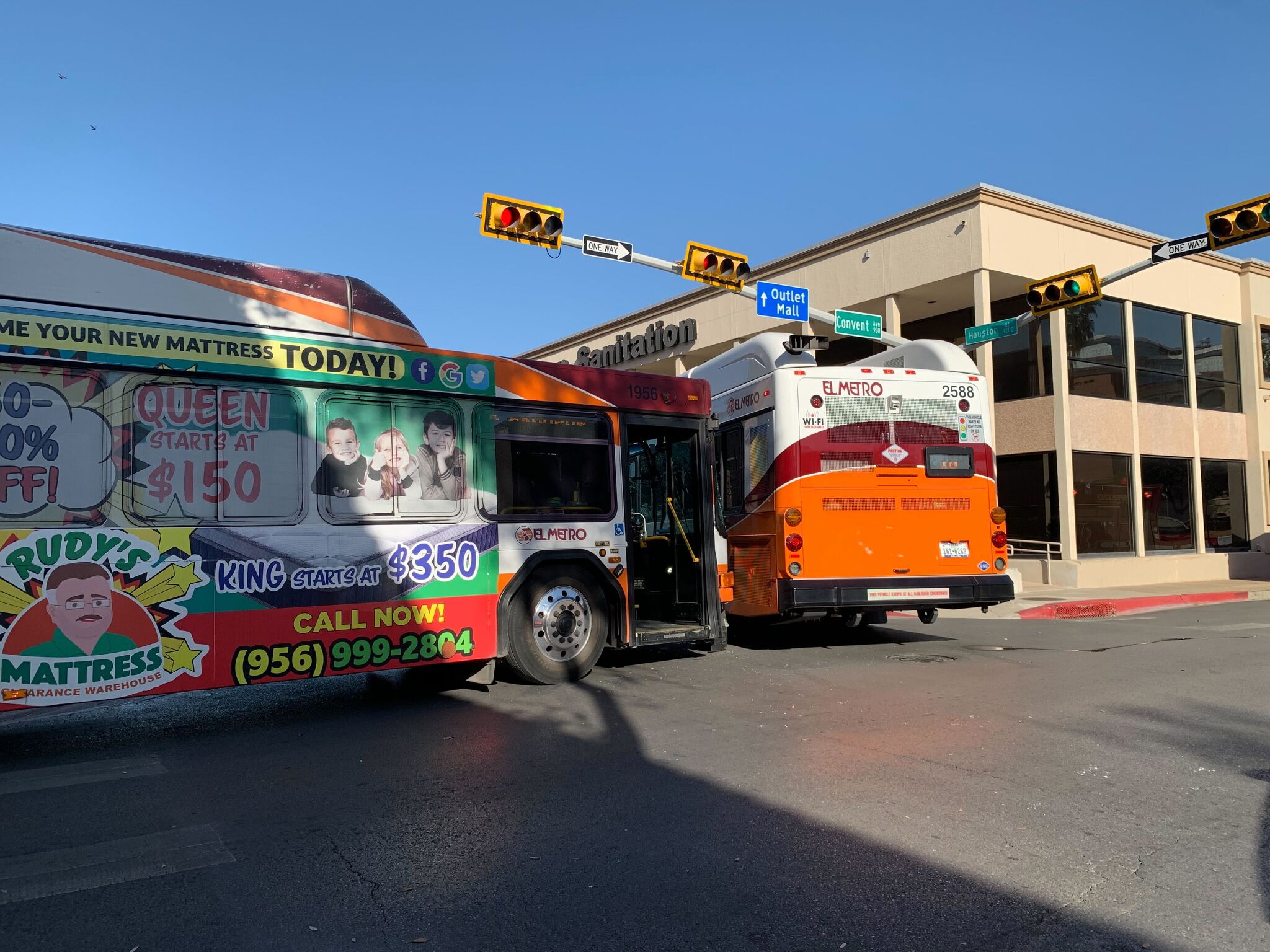 El Metro buses crash in downtown Laredo causing traffic closures
