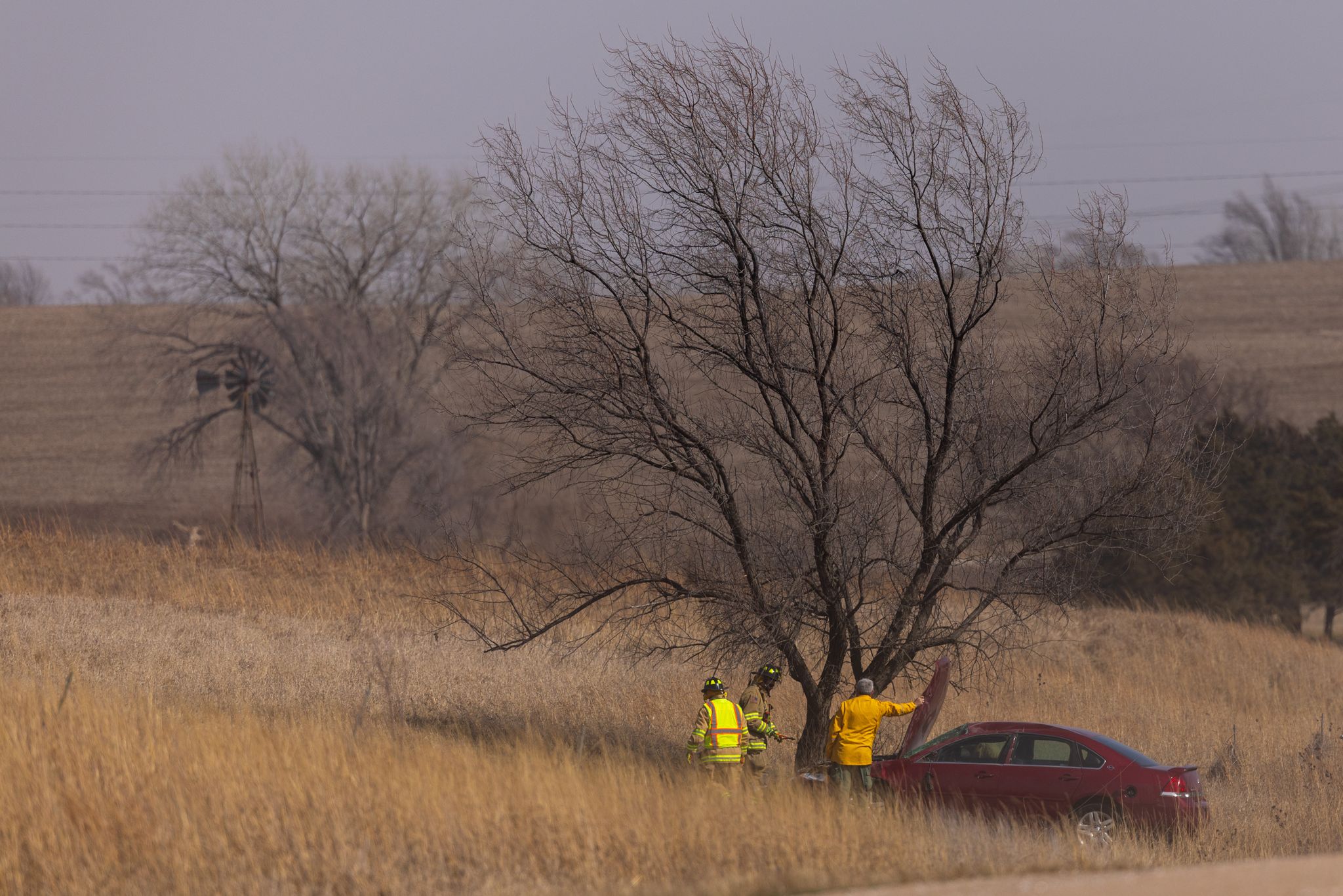 High winds cause power outages, property damage and at least 1 death as ...