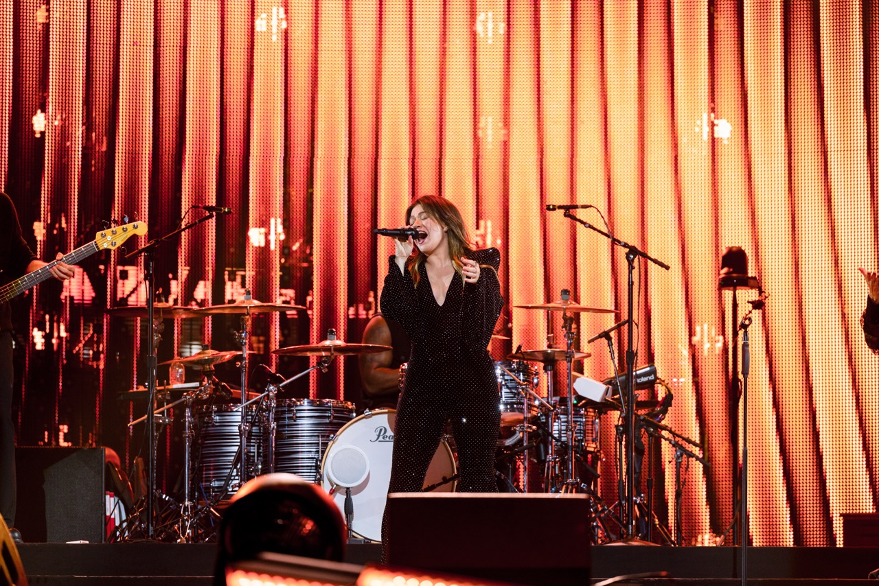 Kelly Clarkson's voice blew the roof off the Houston rodeo