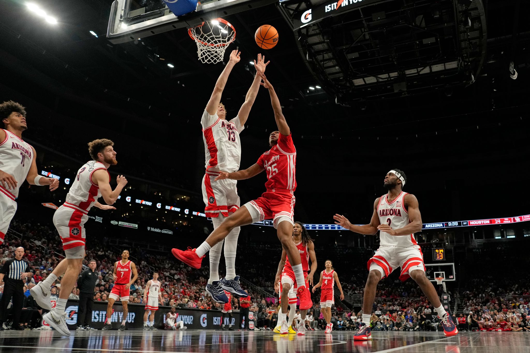 Brayden Burries scores 21 as No. 2 Arizona survives No. 5 Houston 79-74 ...