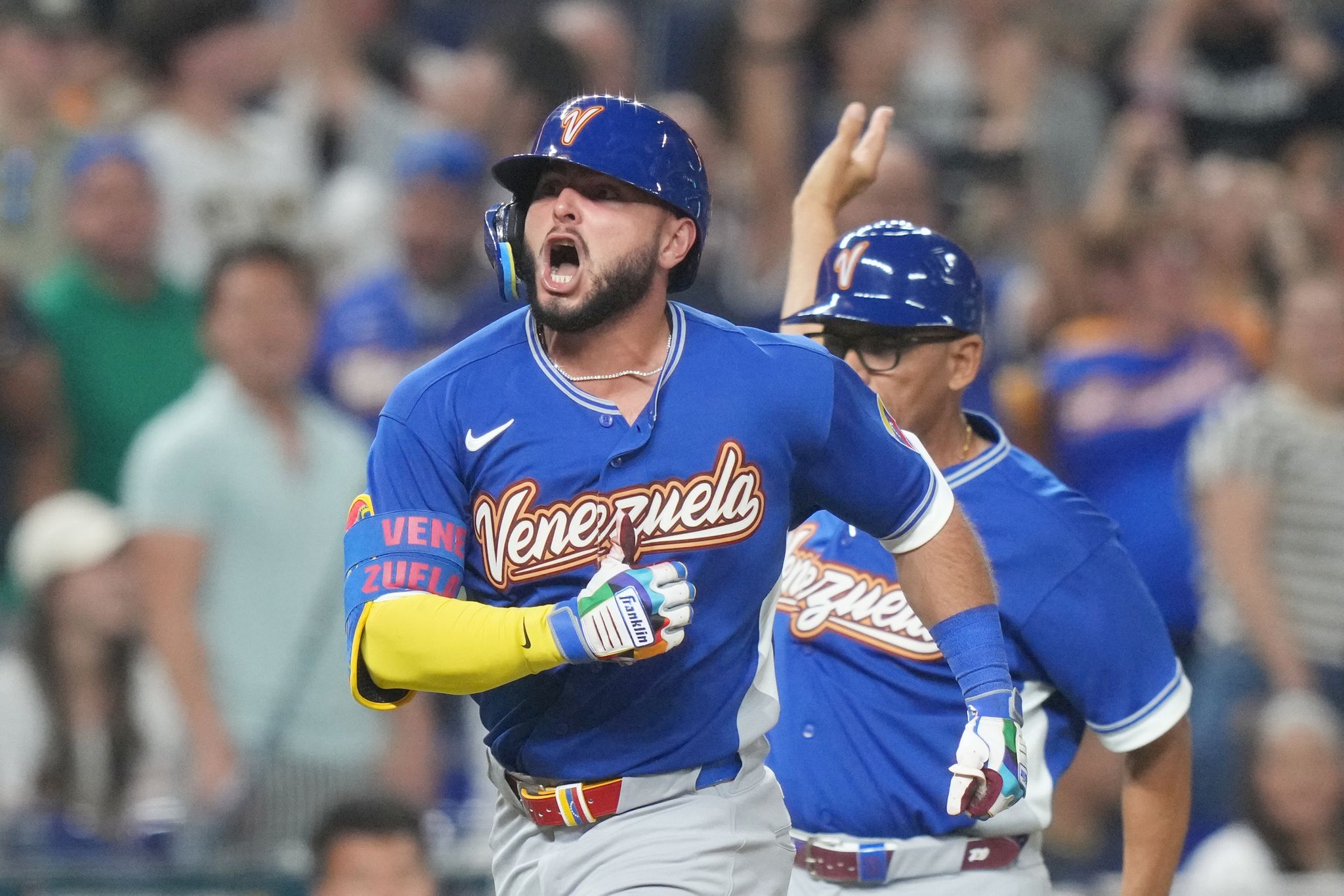 Jonrón de 3 carreras de Abreu lleva a Venezuela a su 1ra semi del ...