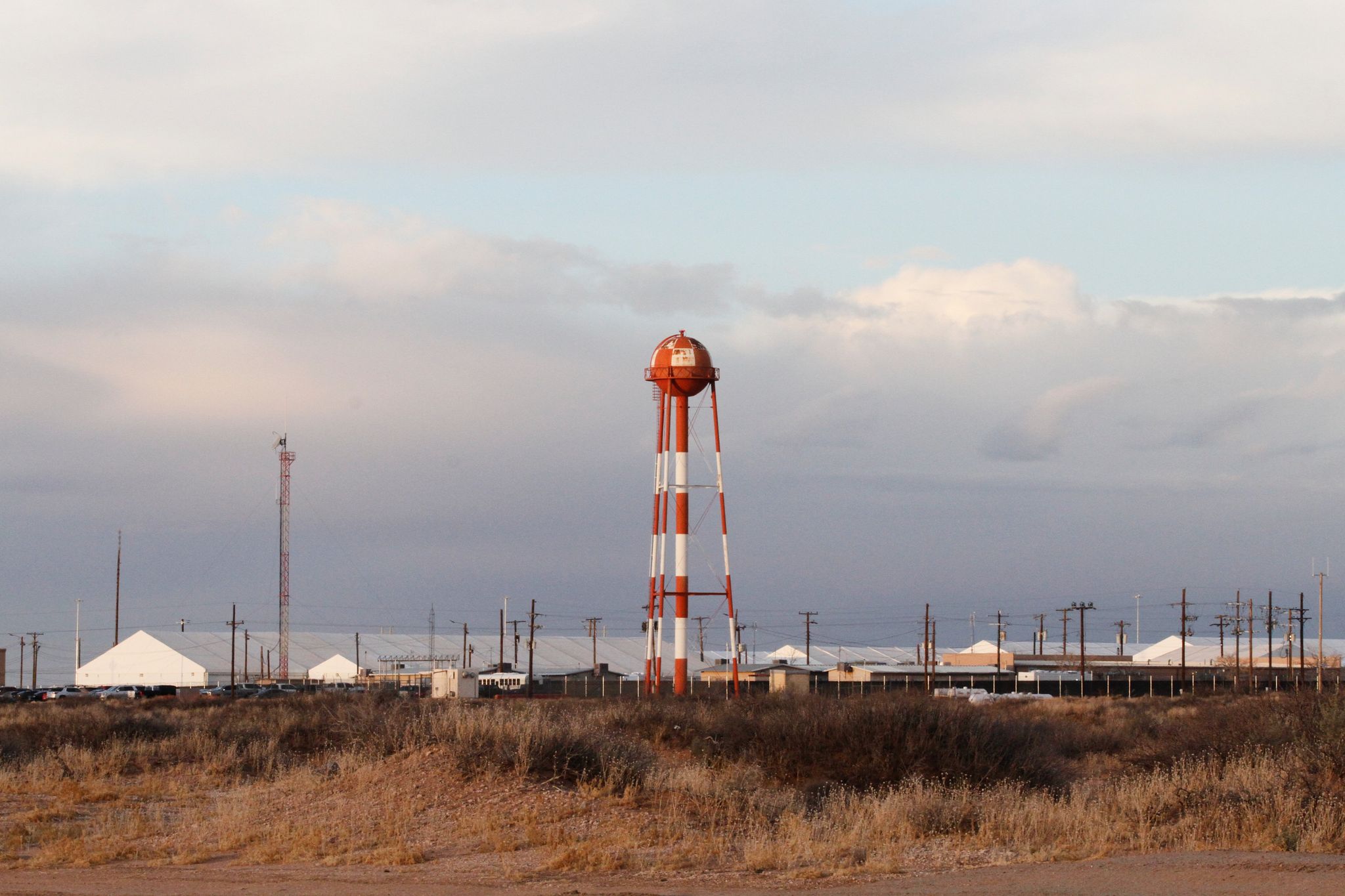 Centro de detención de migrantes en Texas expuso a detenidos