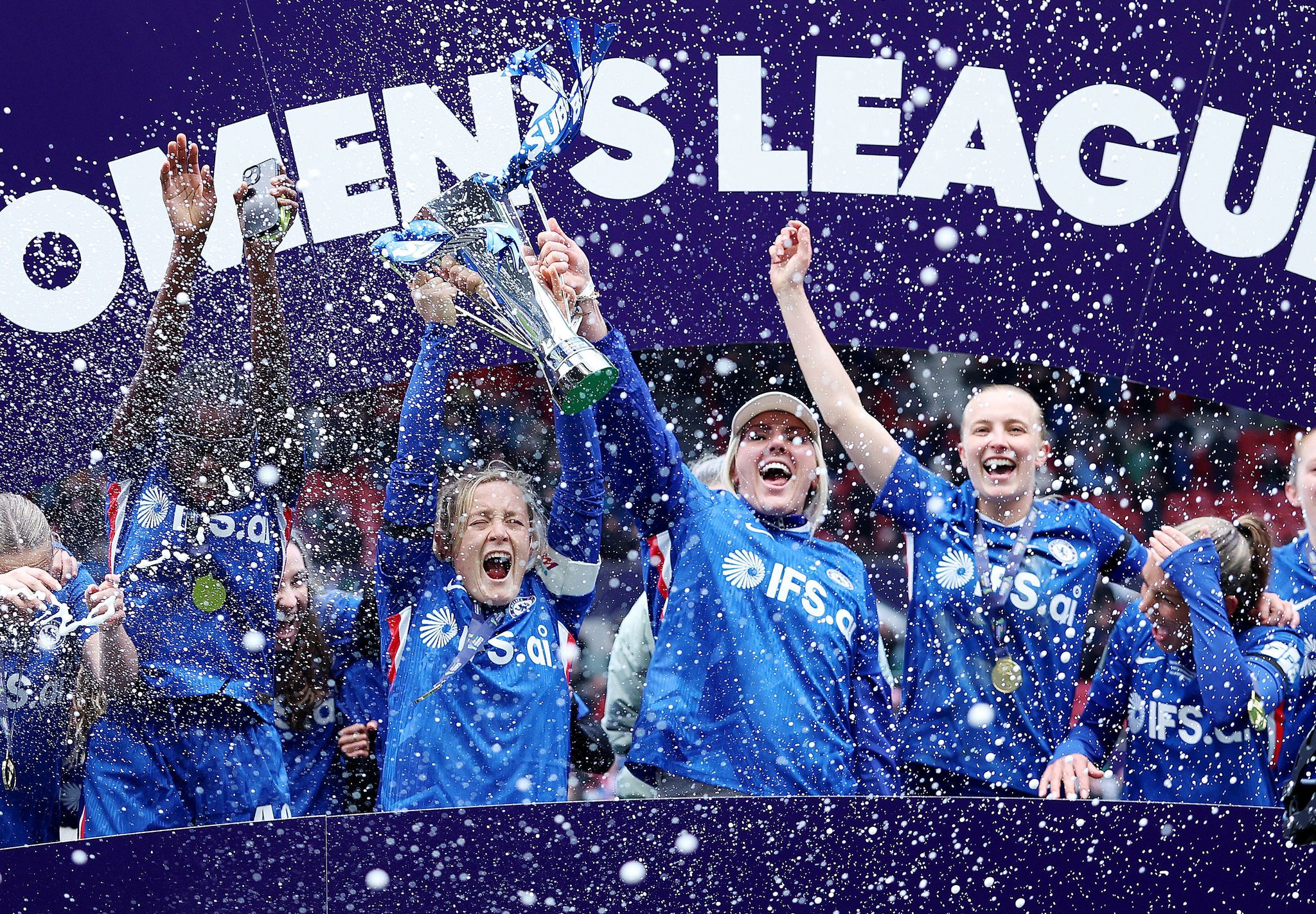 Chelsea beats Man United 2-0 to retain Women's League Cup