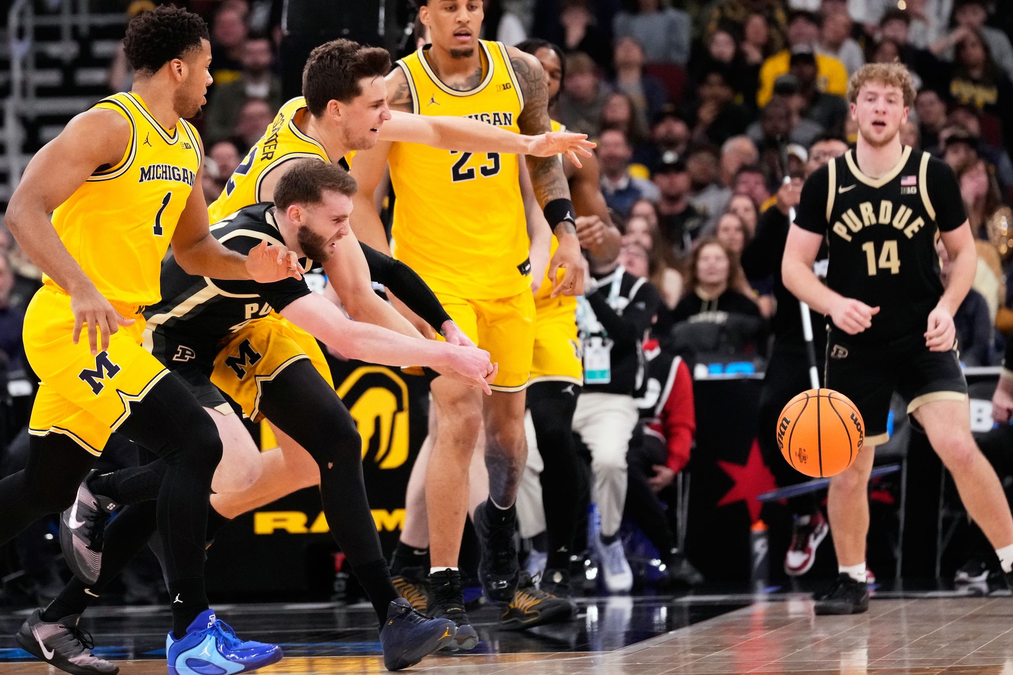 Purdue's Braden Smith moves within 1 assist of Bobby Hurley's NCAA ...