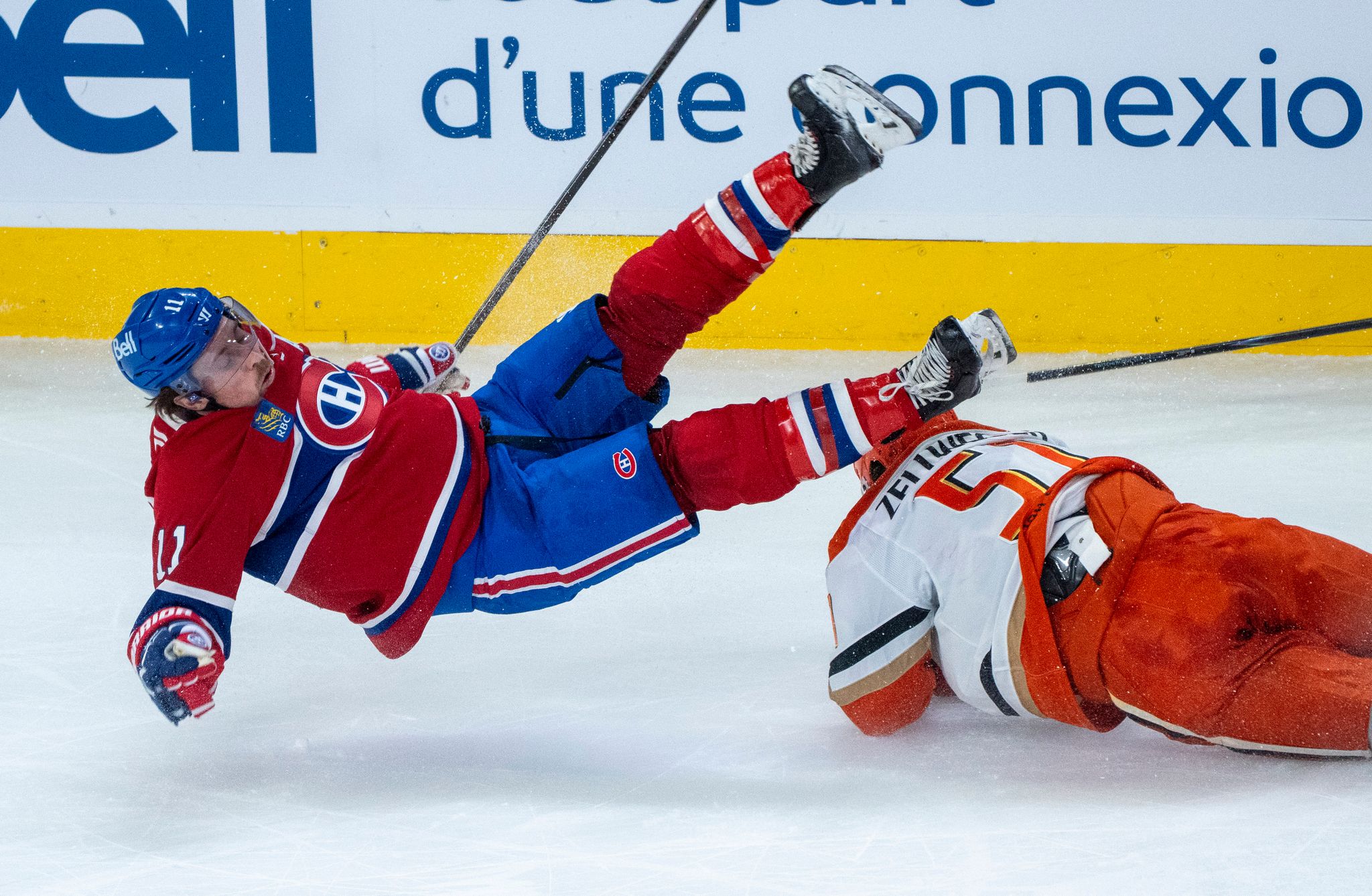 Cutter Gauthier breaks late tie in the Ducks' 4-3 victory over the ...