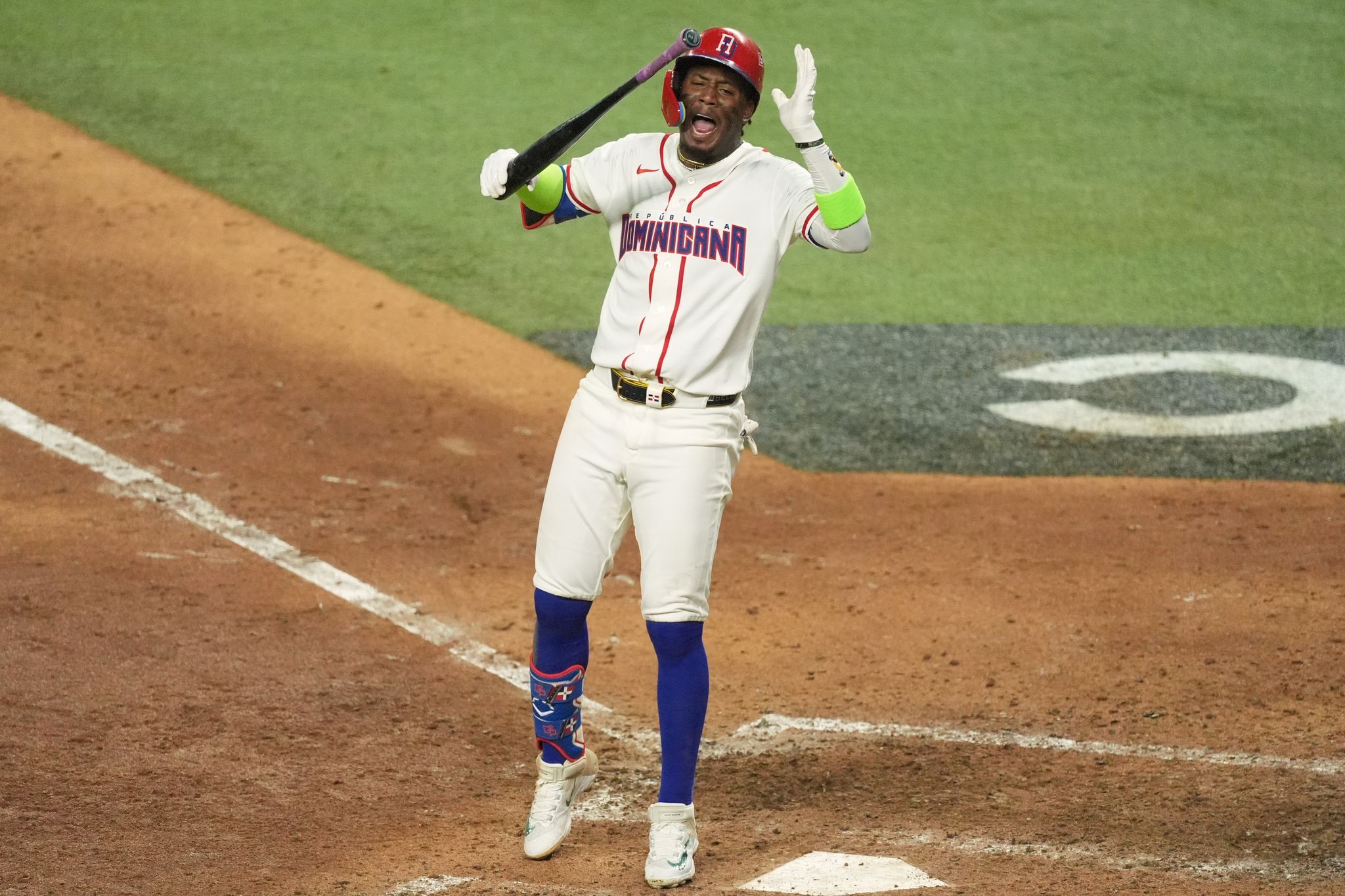 USA outlasts Dominican Republic, advances to 3rd straight WBC final