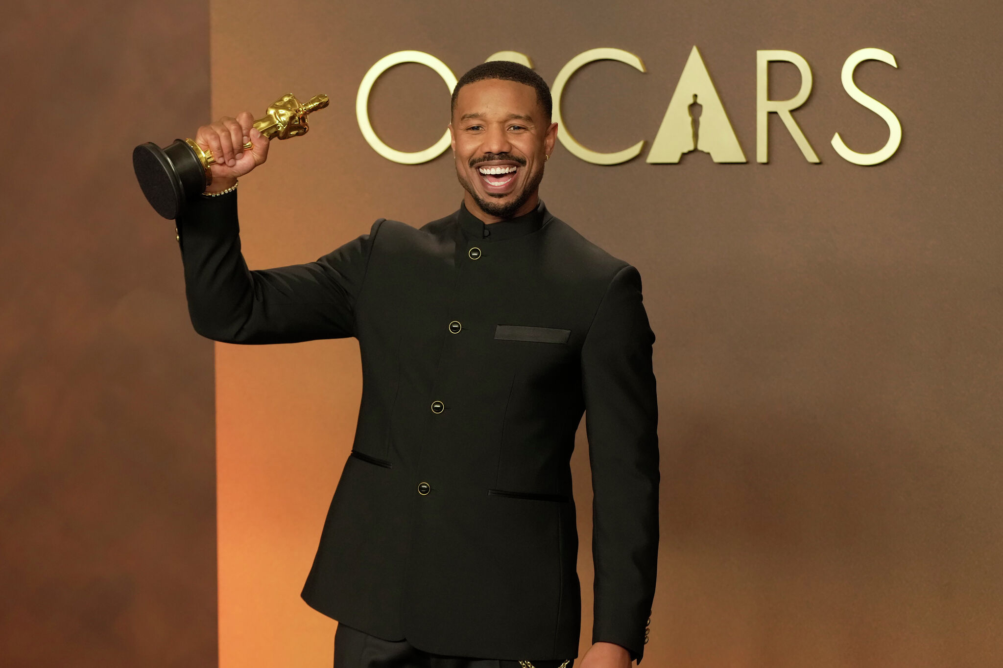 Michael B. Jordan, Jesse Plemons share moment at Oscars