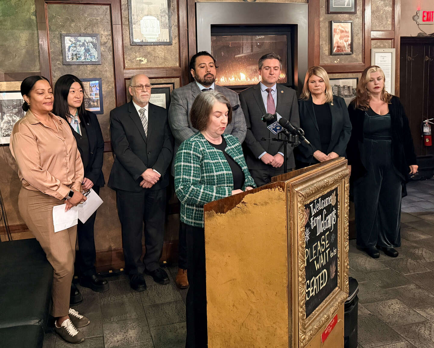 New NY law lets bars buy liquor from retail stores amid alcohol reform