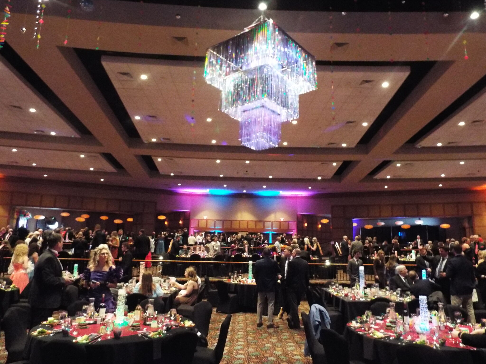 Manistee Chamber gala celebrates local businesses with ’80s prom theme