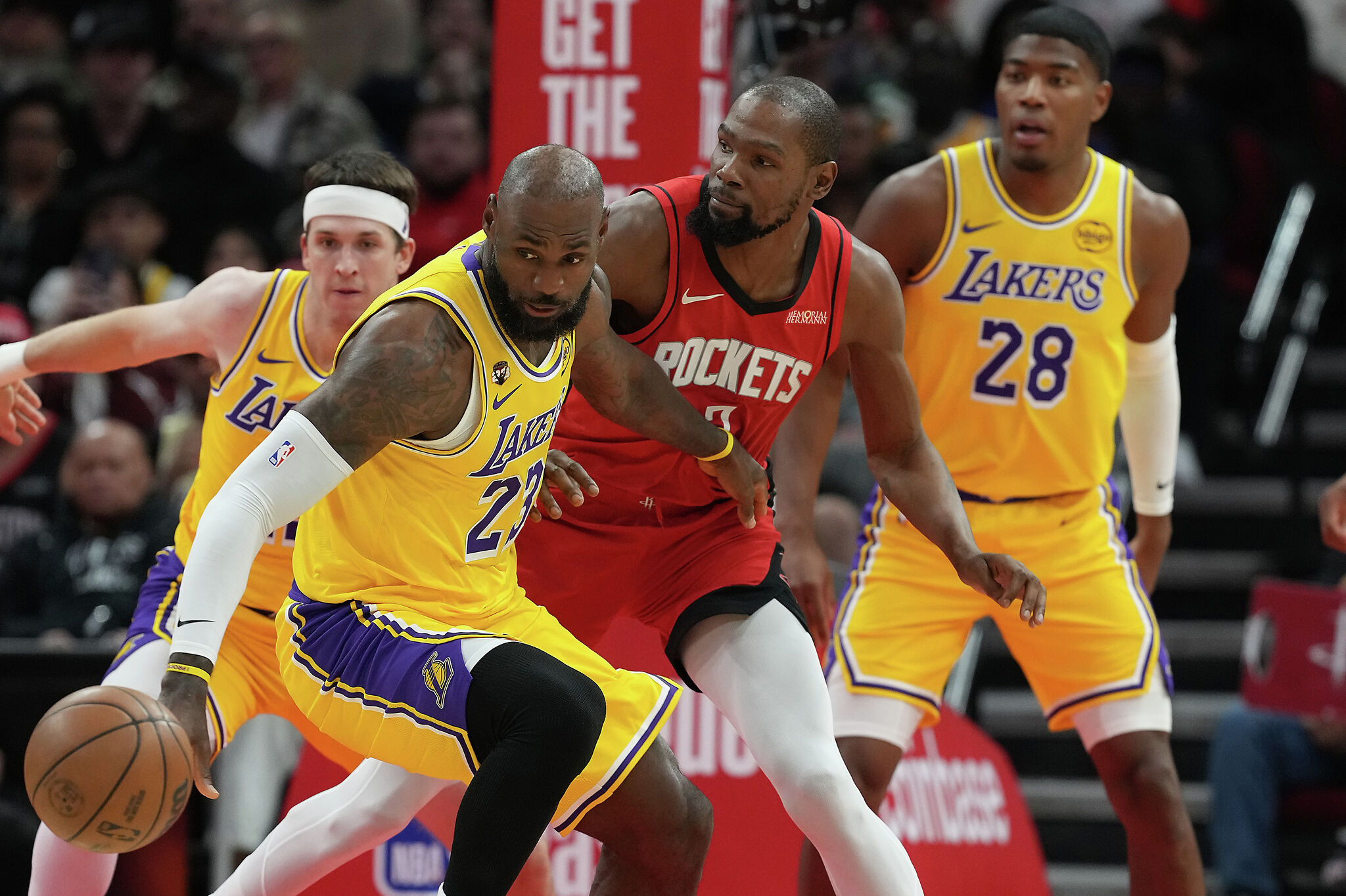 Houston Rockets struggle late in loss to LA Lakers