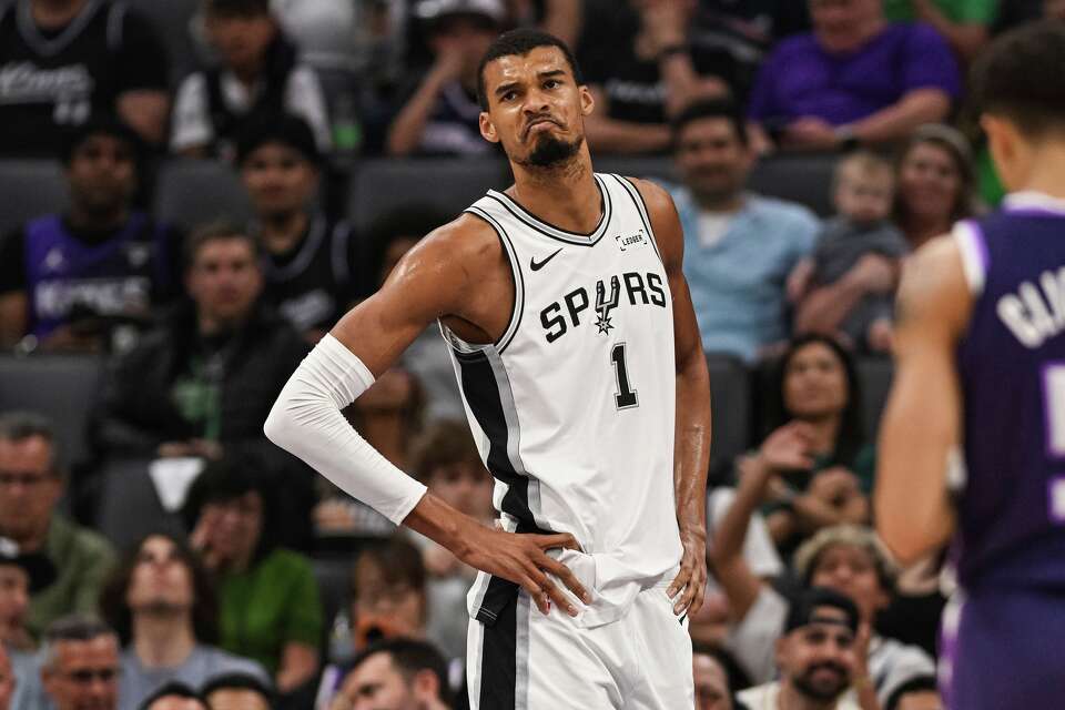 3 takeaways as the Spurs blow out Kings, set franchise record for 3s