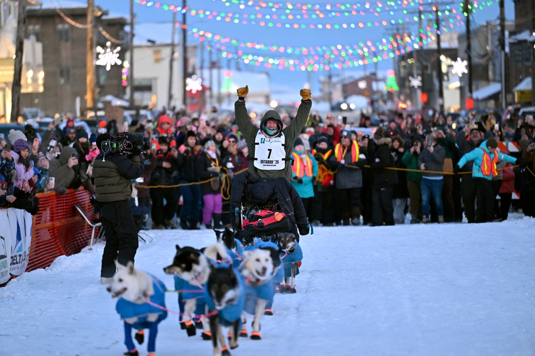 Former reality TV star Jessie Holmes repeats as champion of the ...