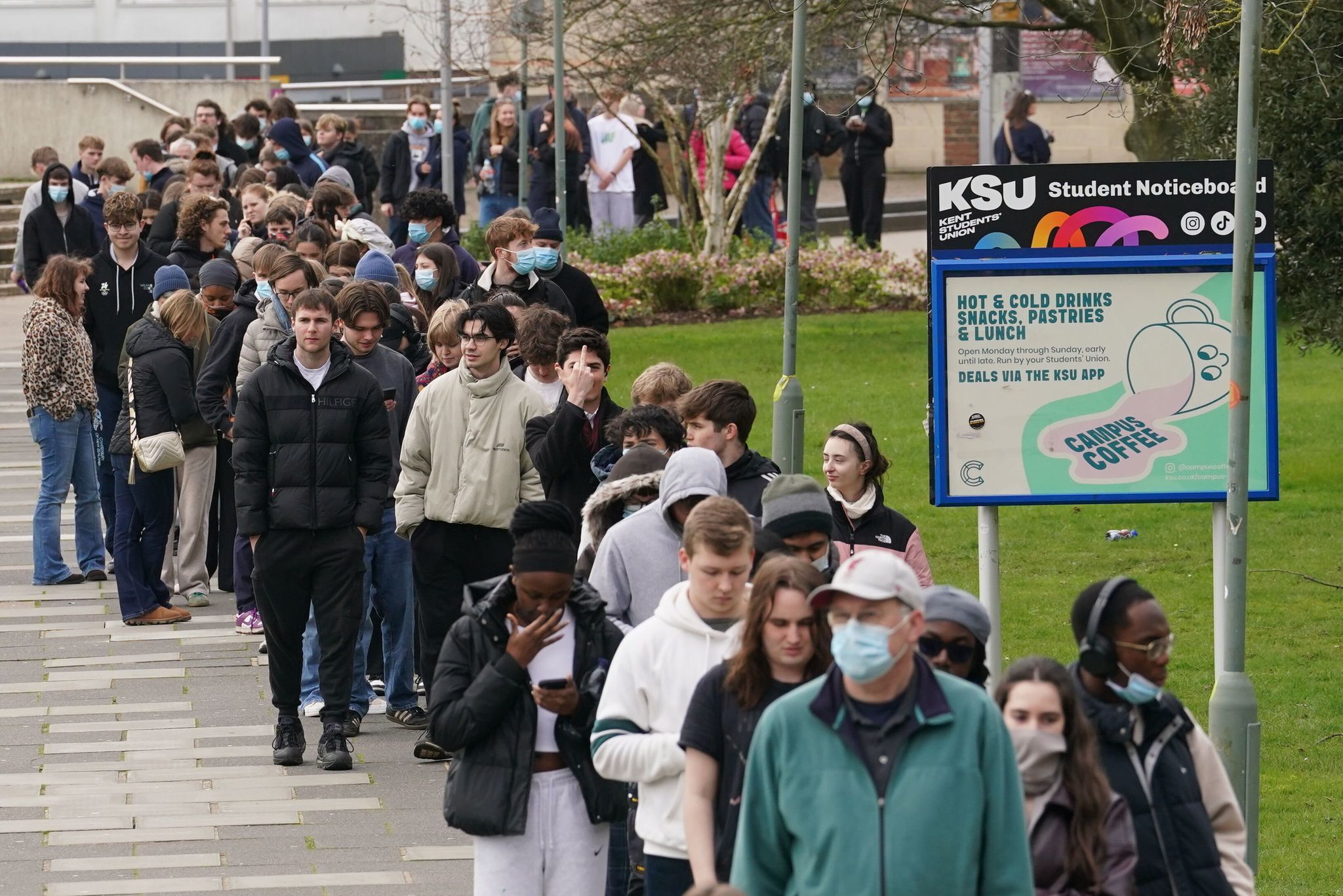 What to know about the meningitis outbreak in England causing angst ...