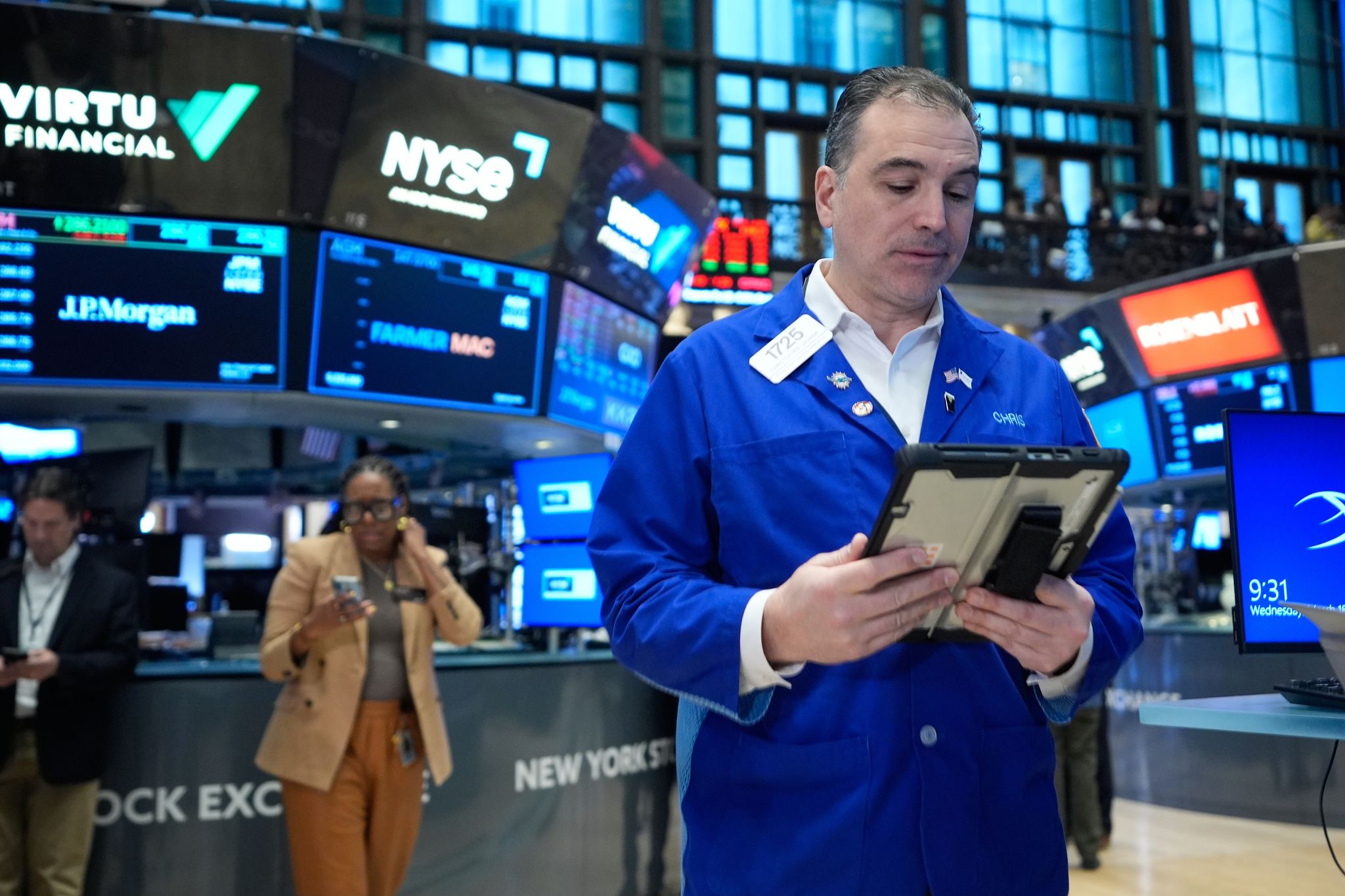 US stocks slump on worries about higher oil prices, inflation and ...