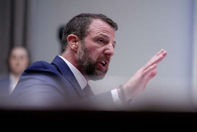 Senate confirms Markwayne Mullin to lead Homeland Security as TSA ...