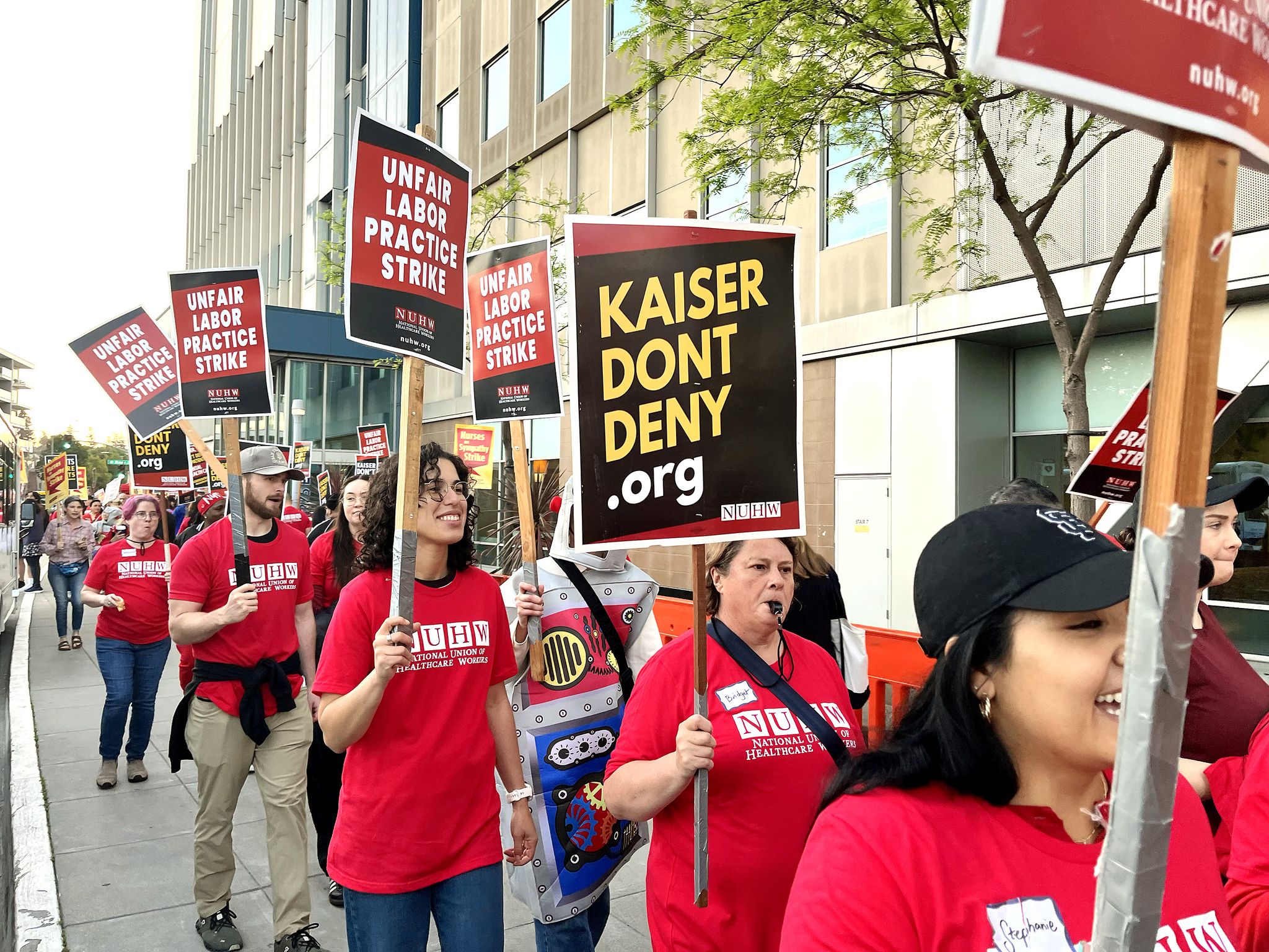 Regional: Kaiser Permanente Health Care Workers Ratify New Contract