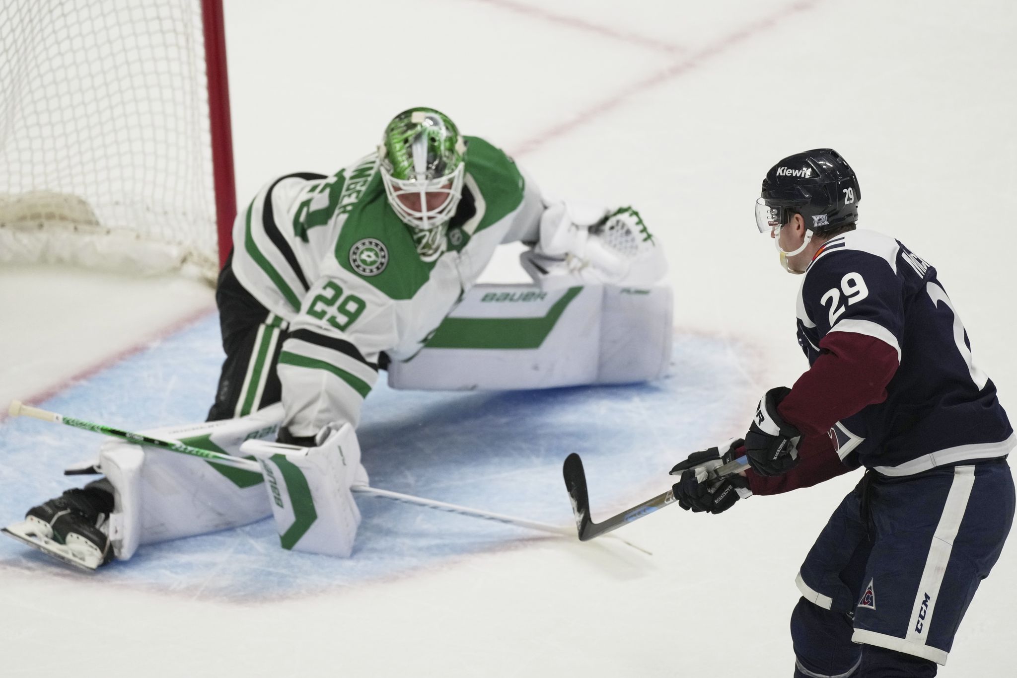 Stars edge Avs in shootout as Dallas creeps closer in standings