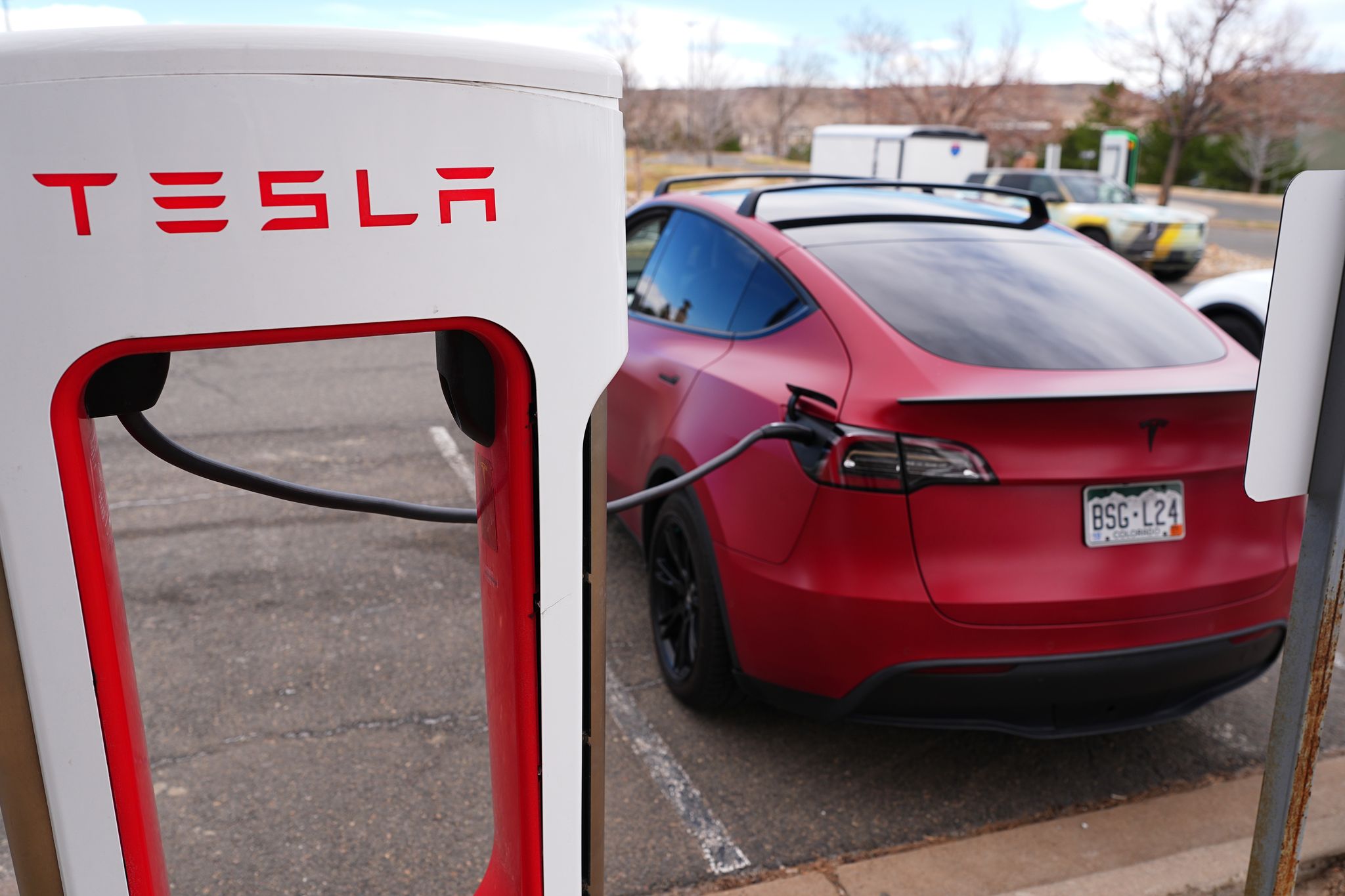 Tesla faces wider probe of self-driving feature as it prepares to sell ...