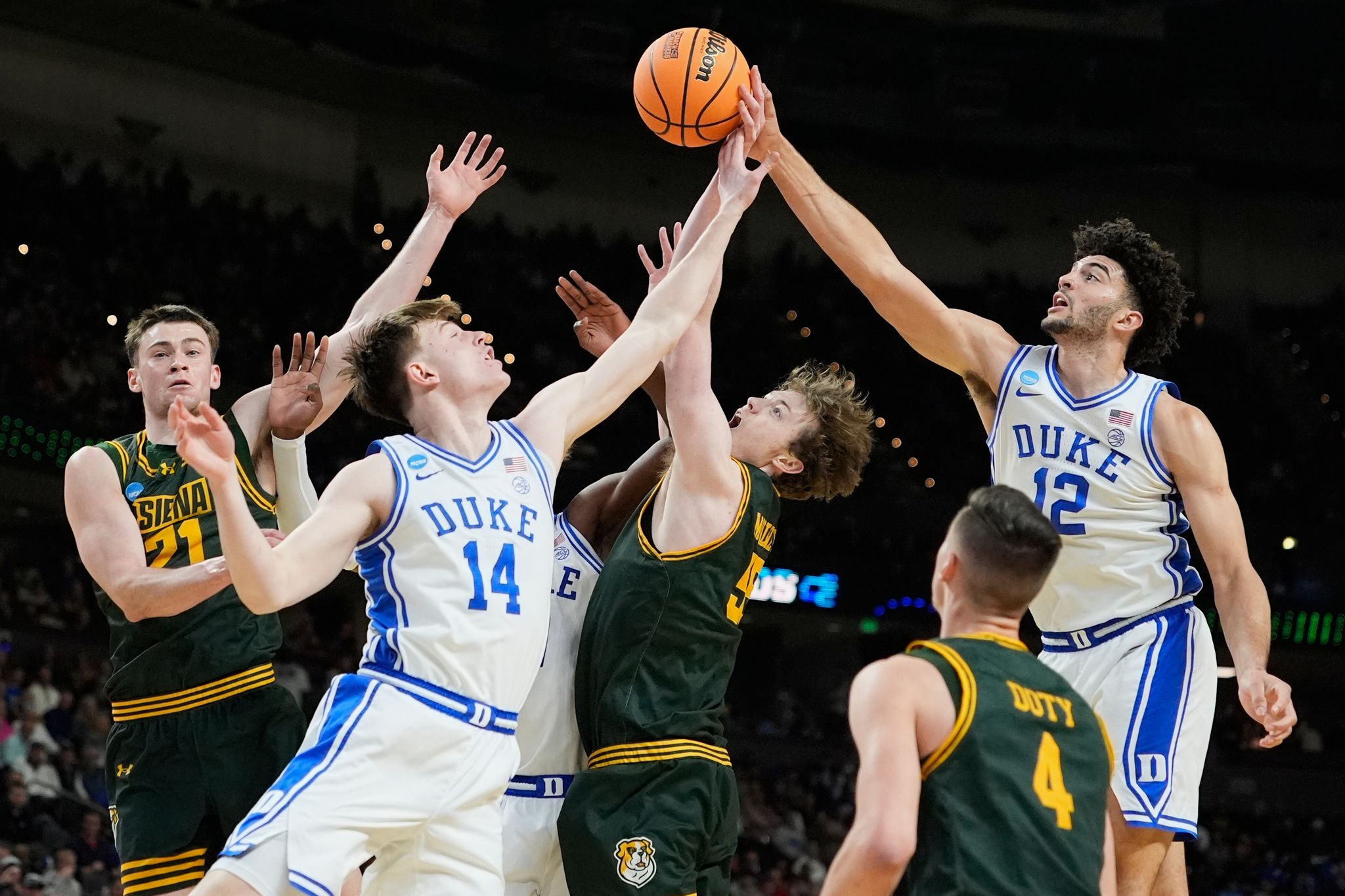 No. 1 overall seed Duke survives 16-seed Siena, rallies for 71-65 win ...