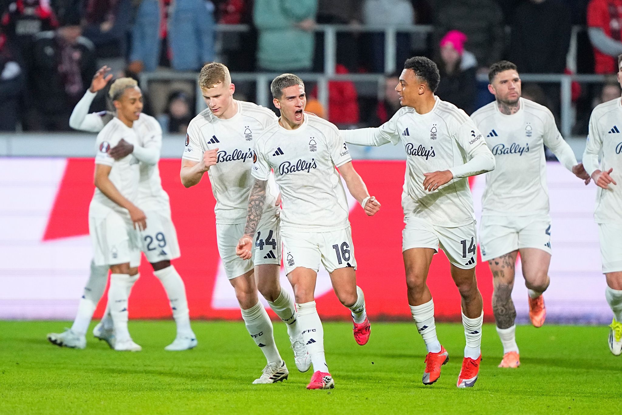 Aston Villa beats Lille to reach Europa League quarterfinals, Forest ...