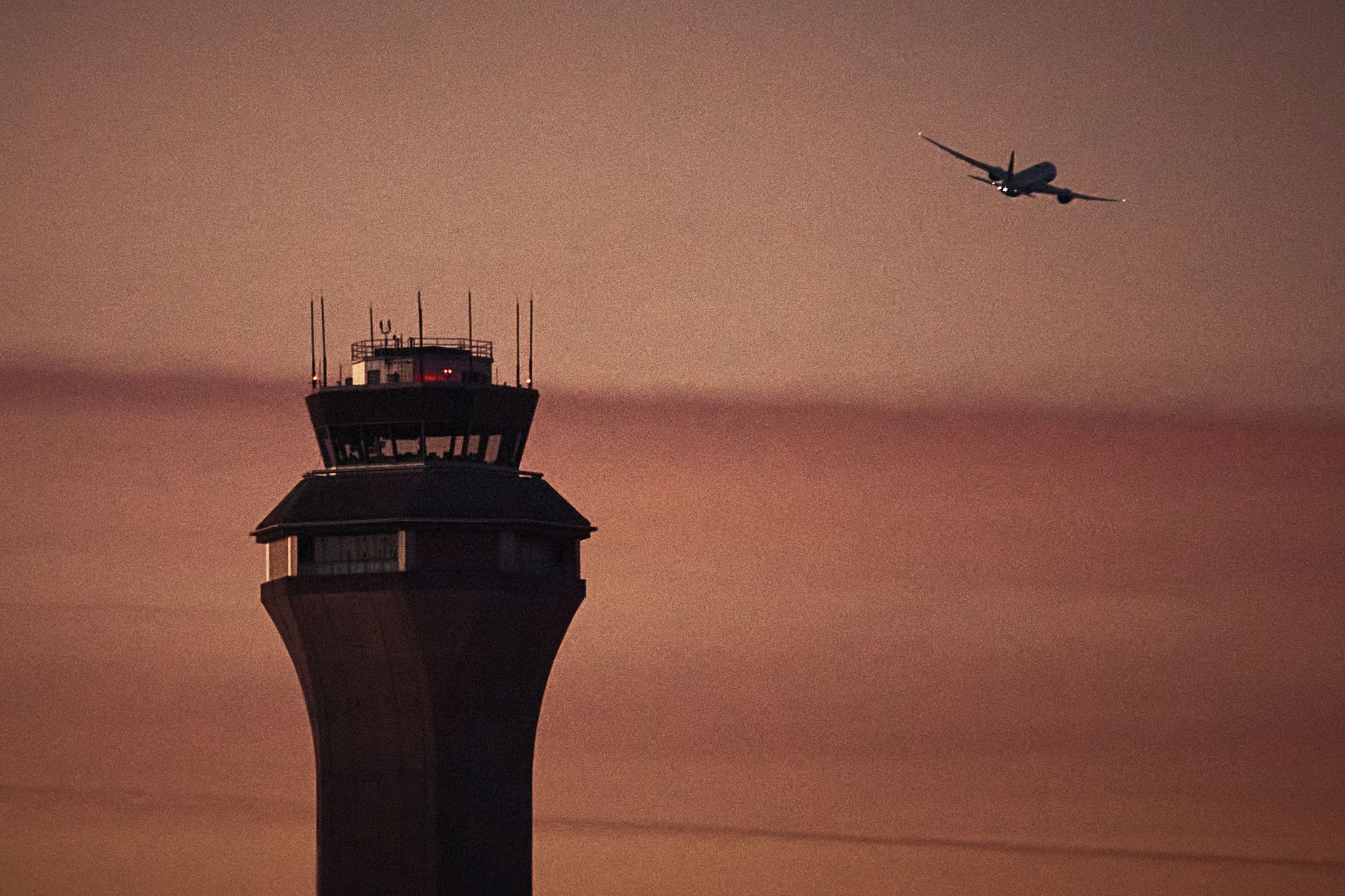 Authorities investigating close call between Alaska Airlines and FedEx ...