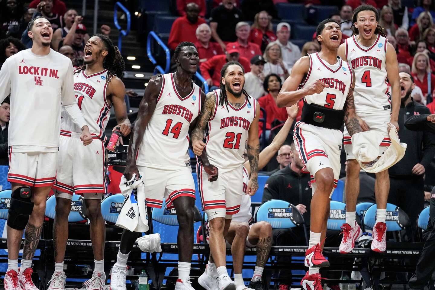 Houston's Emanuel Sharp shows leadership in March Madness win