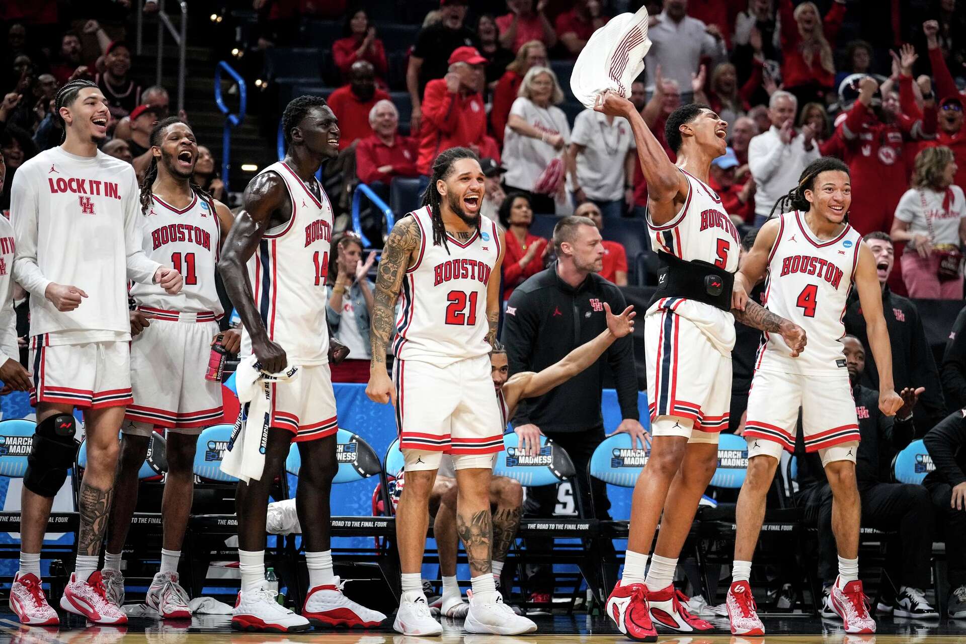 Houston's Emanuel Sharp shows leadership in March Madness win