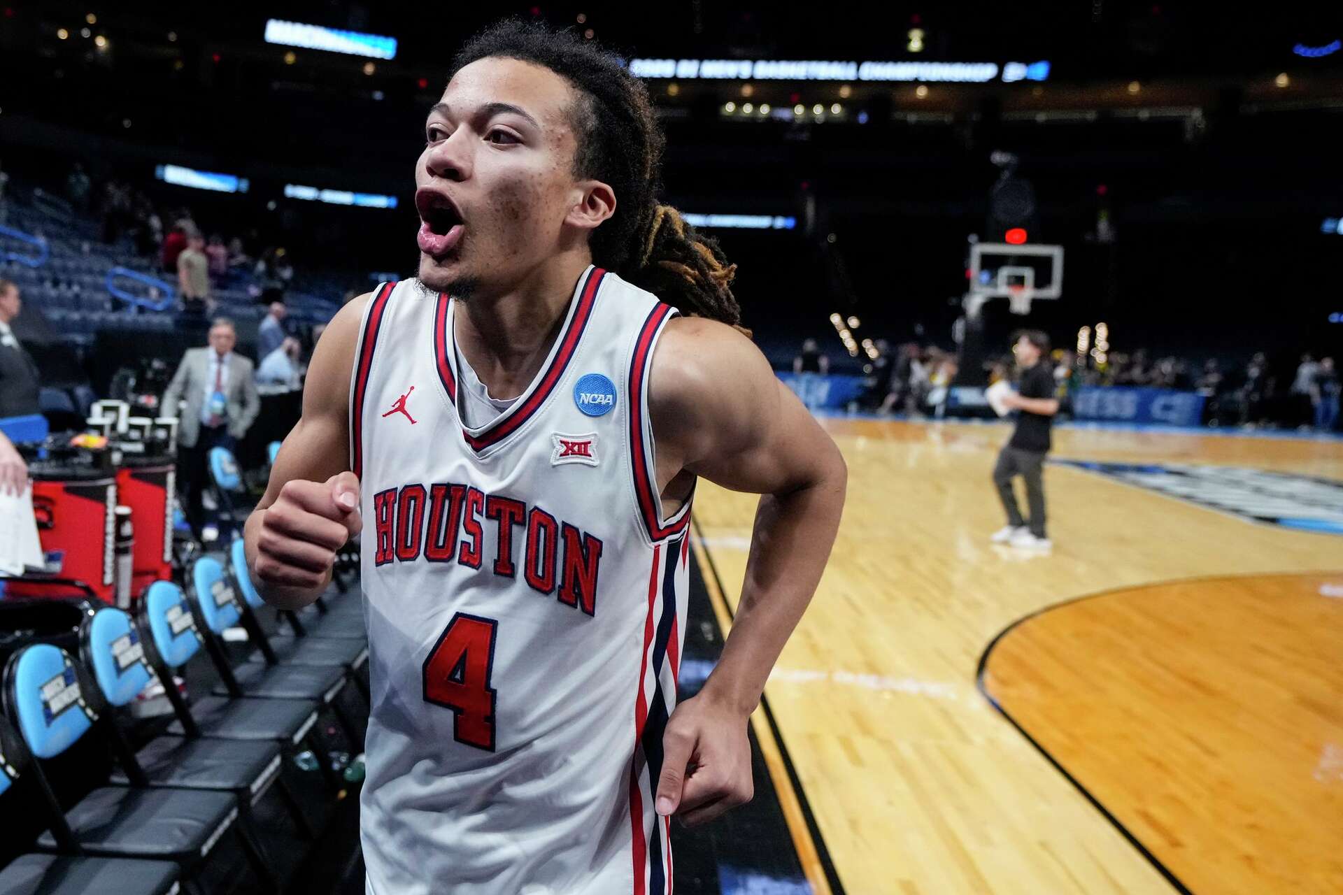 Houston's Emanuel Sharp shows leadership in March Madness win
