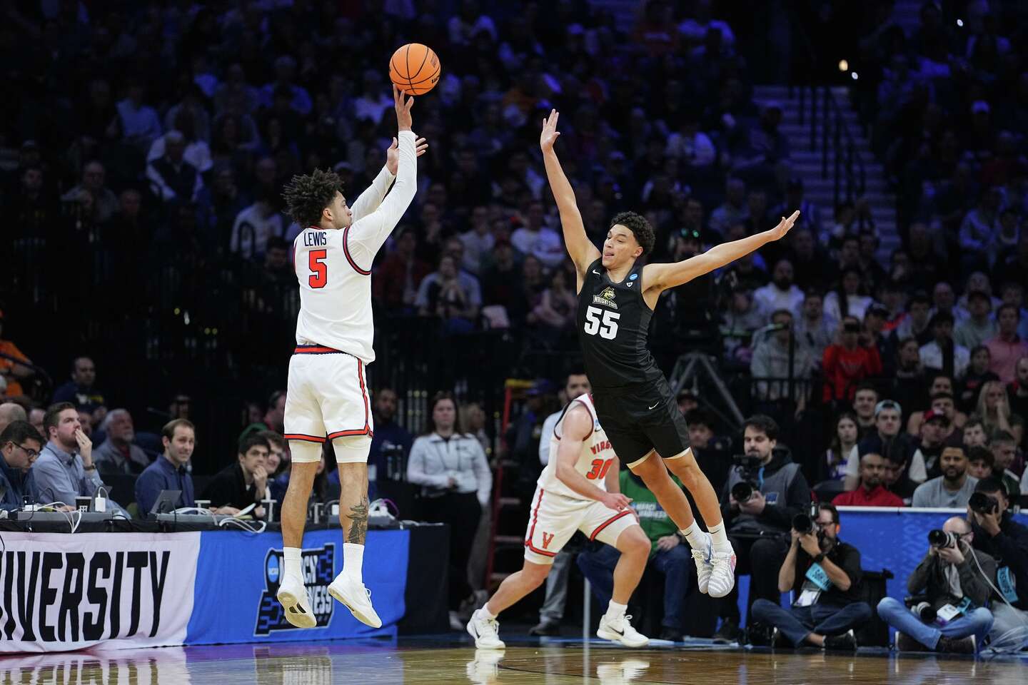 Jacari White scores 26 and No. 3 seed Virginia avoids early March exit ...