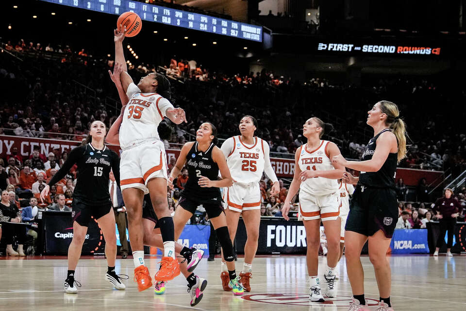 Texas' Madison Booker debuts Kevin Durant's new Nike signature shoe